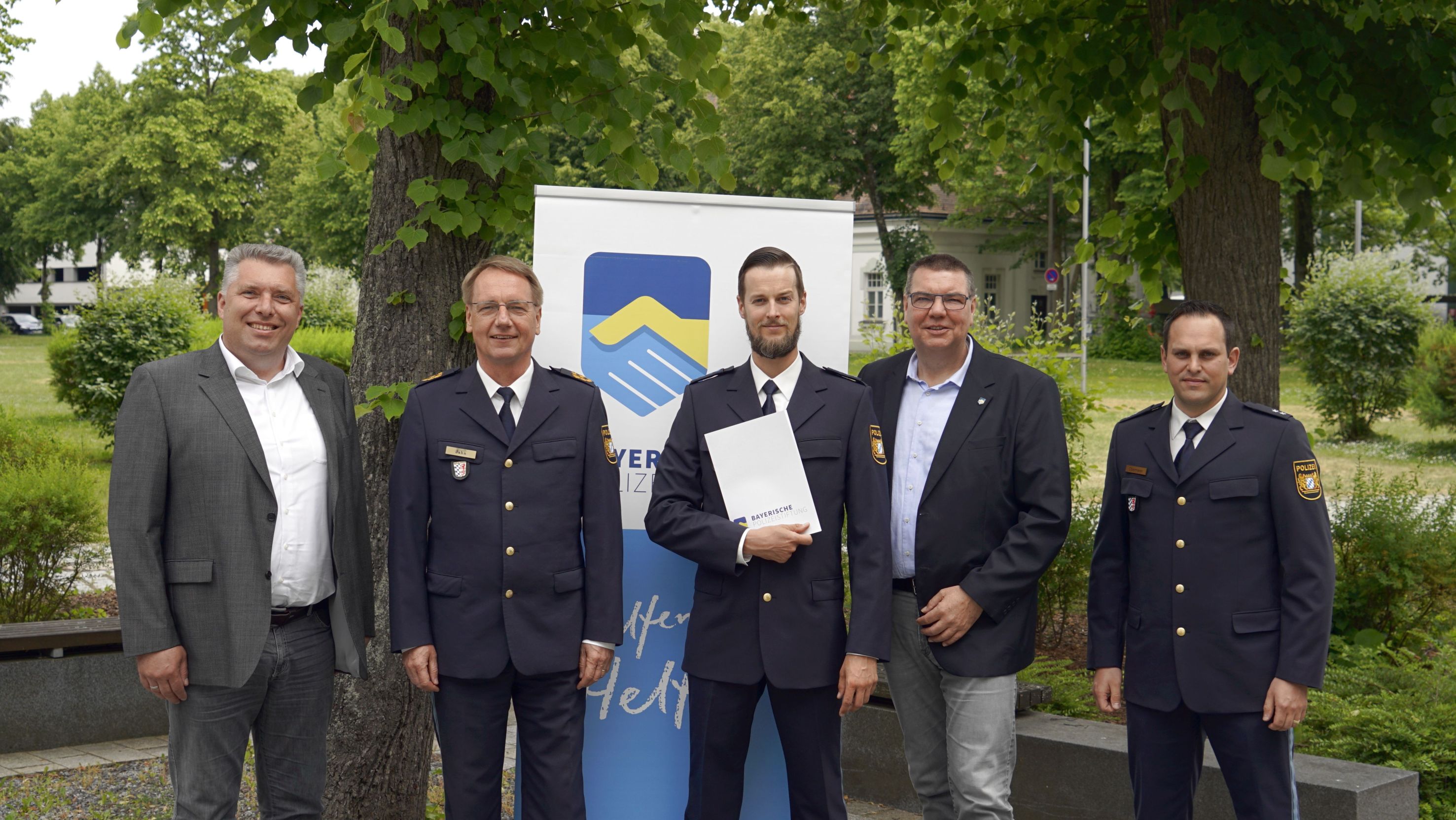 Schulter erheblich verletzt - Bayerische Polizeistiftung